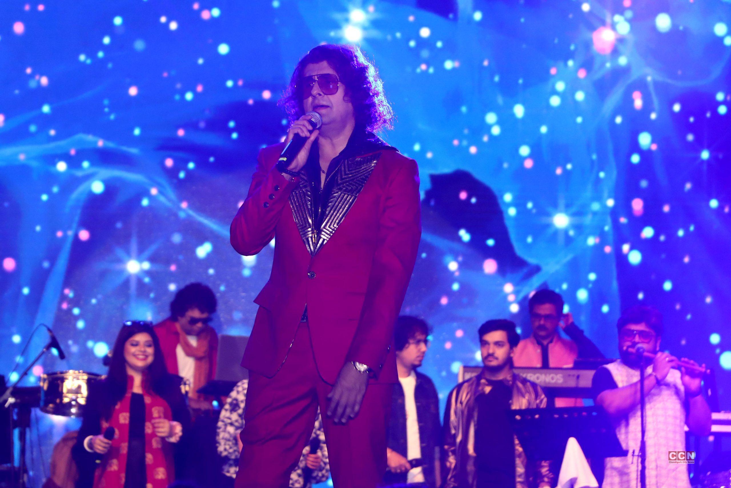 Iconic Singer Sonu Nigam leaves fans spellbound at Nexus Elante ...
