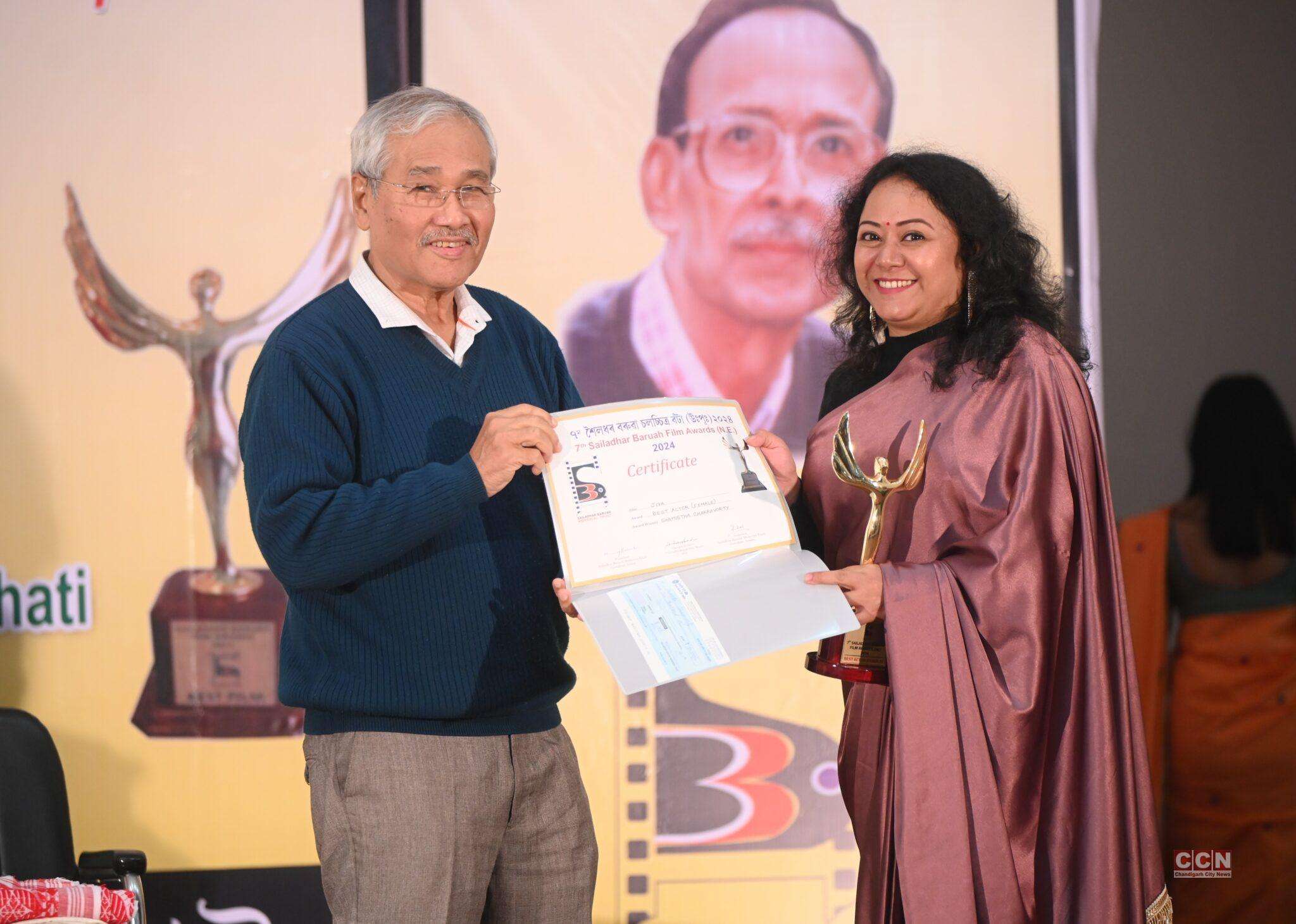 Sarmistha Chakravorty wins best actor award for ‘Jiya’ at 7th Sailadhar ...
